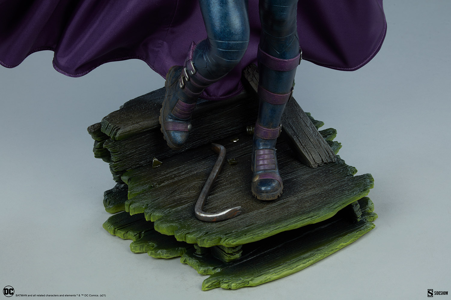 Huntress Premium Format Figure - Comic Concepts