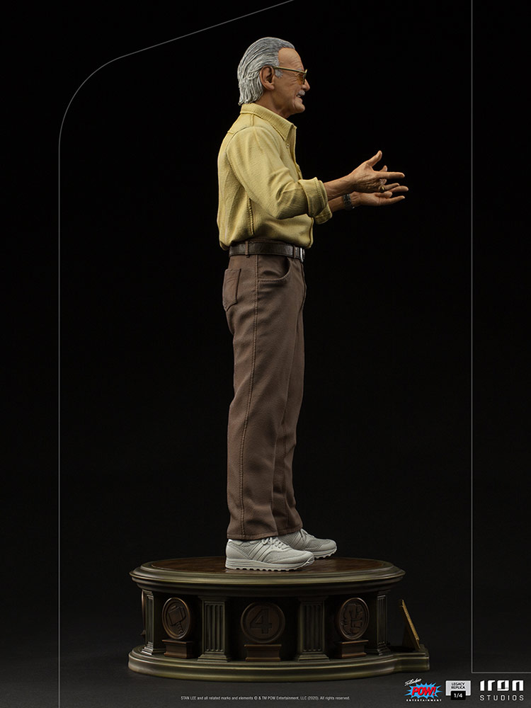 Stan Lee 1/4 Scale Legendary Replica Statue - Comic Concepts