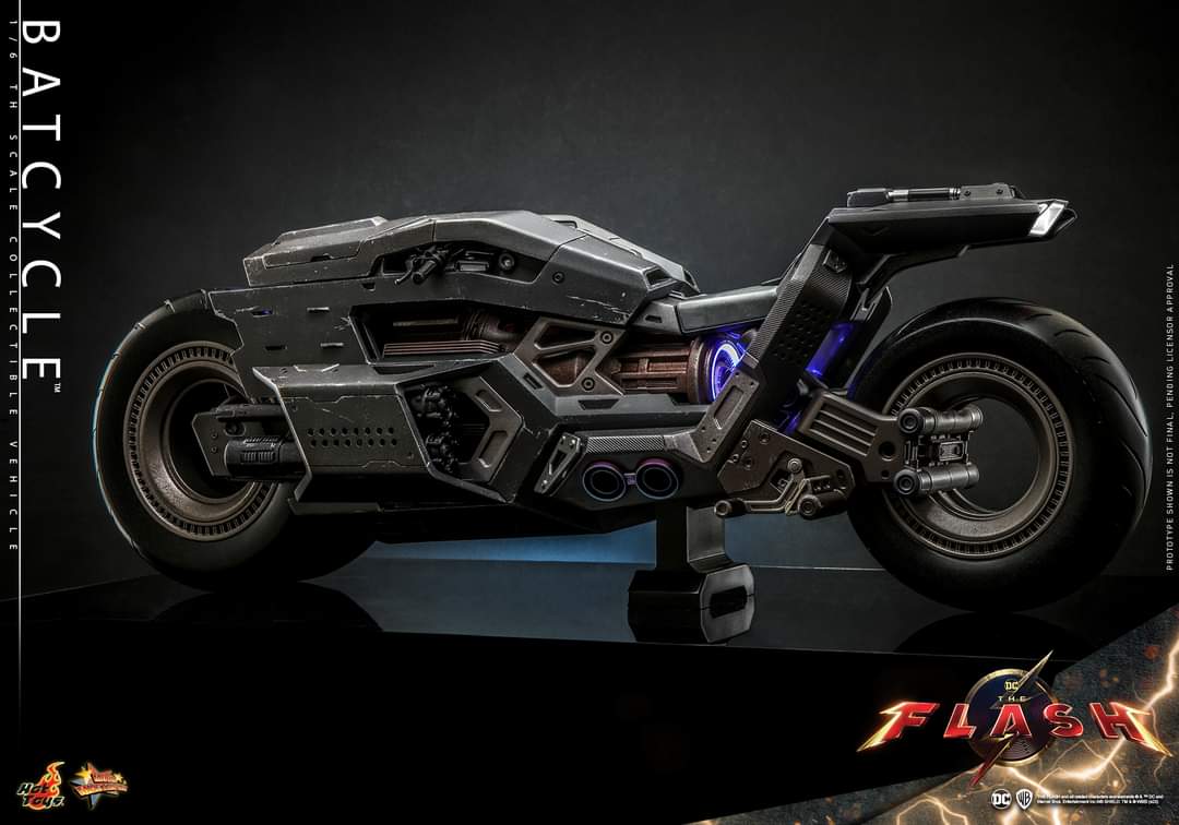 Hot Toys Batcycle Figure Sixth Scale Vehicle Limited DC Comics ...