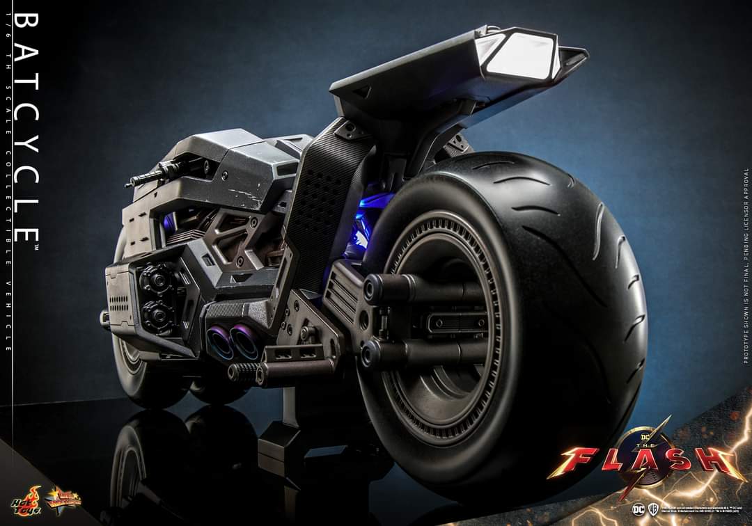 Hot Toys Batcycle Figure Sixth Scale Vehicle Limited DC Comics ...