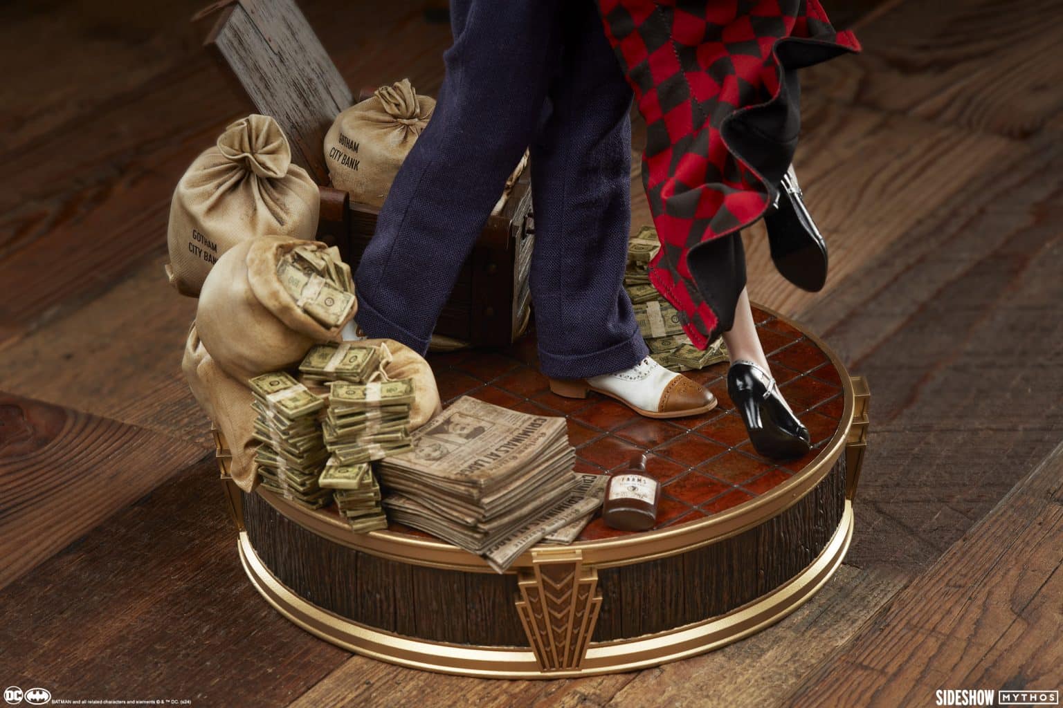 Sideshow Collectibles The Joker and Harley Quinn Lawless Love Statue ...