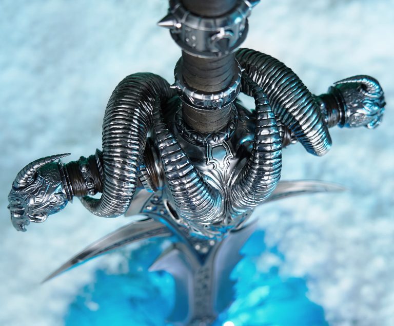 Frostmourne Sword Premium Life-Size Replica Warcraft Limited ...