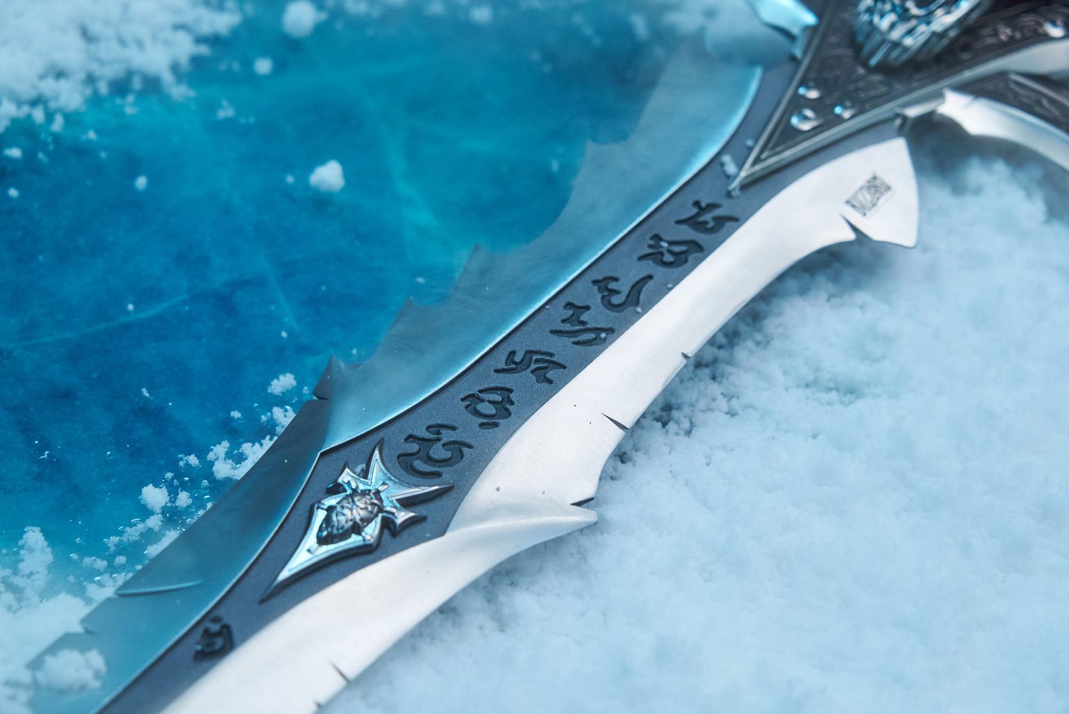 Frostmourne Sword Premium Life-Size Replica Warcraft Limited ...