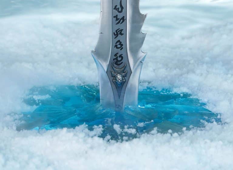 Frostmourne Sword Premium Life-Size Replica Warcraft Limited ...