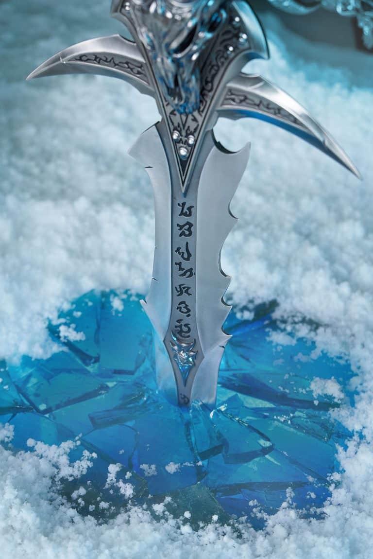 Frostmourne Sword Premium Life-Size Replica Warcraft Limited ...